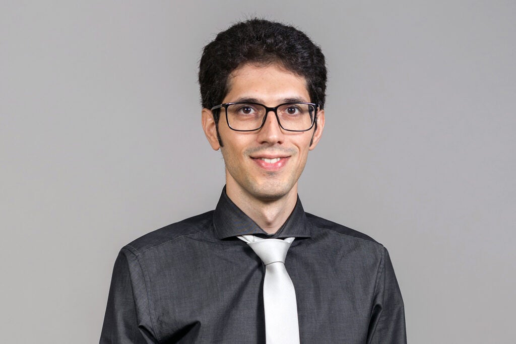 Assistant Professor Reza Shokri wins prestigious award for privacy ...