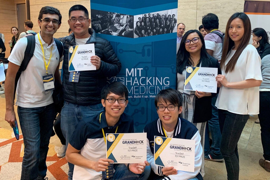 NUS Computing students win first prize at MIT Hacking Medicine Grand ...