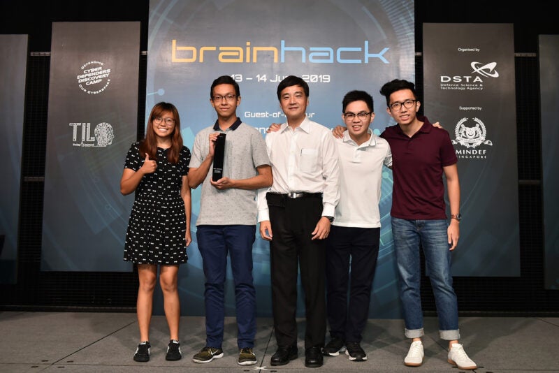 NUS Computing team wins Best Student Paper Award at GRAPP 2022 - NUS Computing